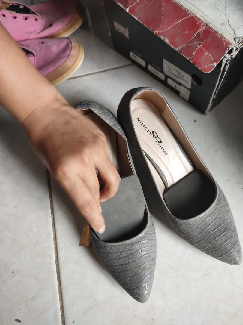 Hells abu ninetynine, Fesyen Wanita, Sepatu di Carousell