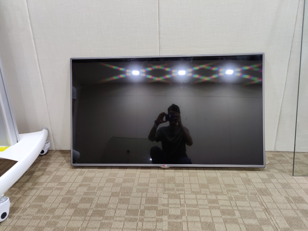 LG 55inch LED TV with wall mount, Home Appliances, TVs & Entertainment ...