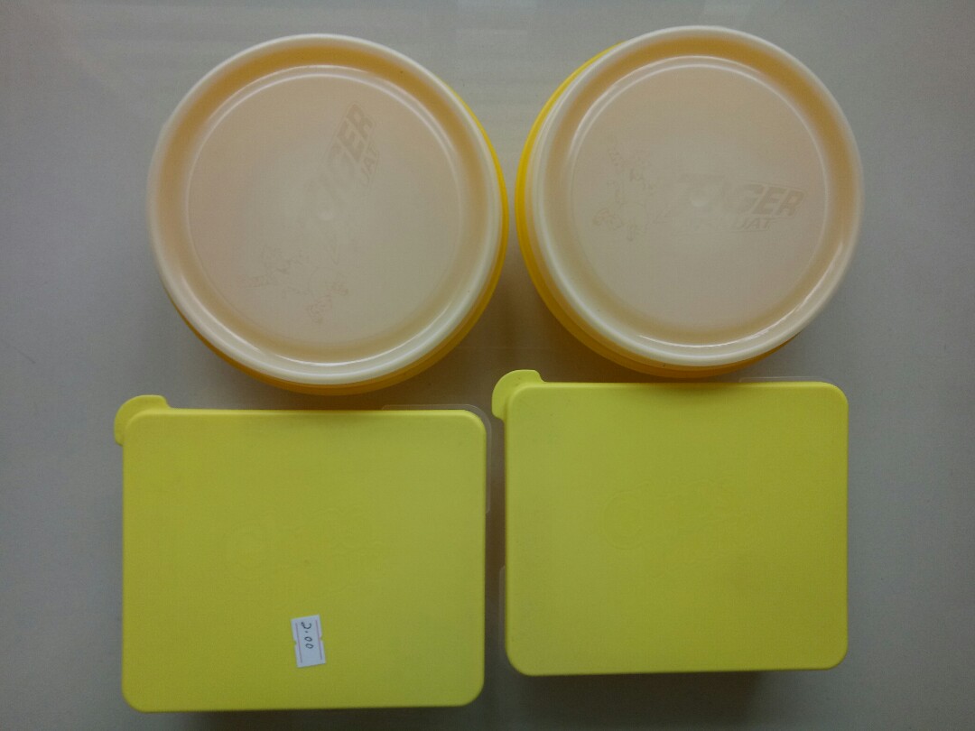 Tupperware /biscuits container/sandwich, Food & Drinks, Chilled ...