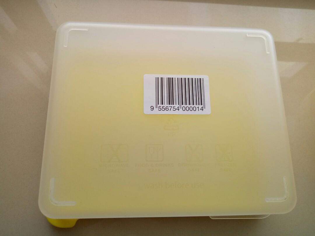 Tupperware /biscuits container/sandwich, Food & Drinks, Chilled ...