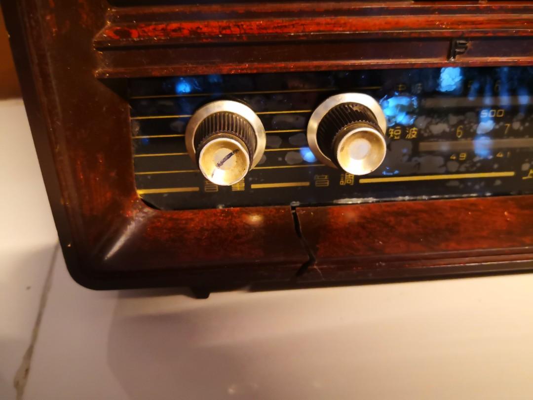 Vintage radio -broken, Hobbies & Toys, Memorabilia & Collectibles ...
