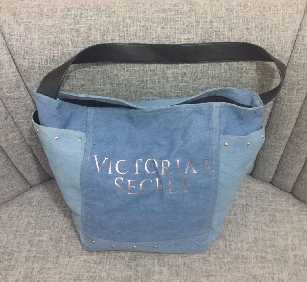 V S Tote, Women's Fashion, Bags & Wallets, Tote Bags on Carousell