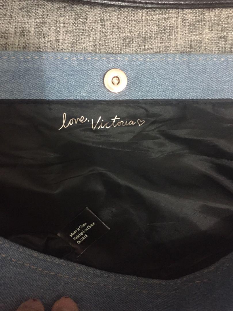 V S Tote, Women's Fashion, Bags & Wallets, Tote Bags on Carousell