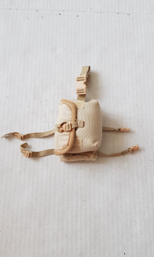 1/6 scale Hot toys PMC desert Tactical Drop down Gas Mask Pouch ...