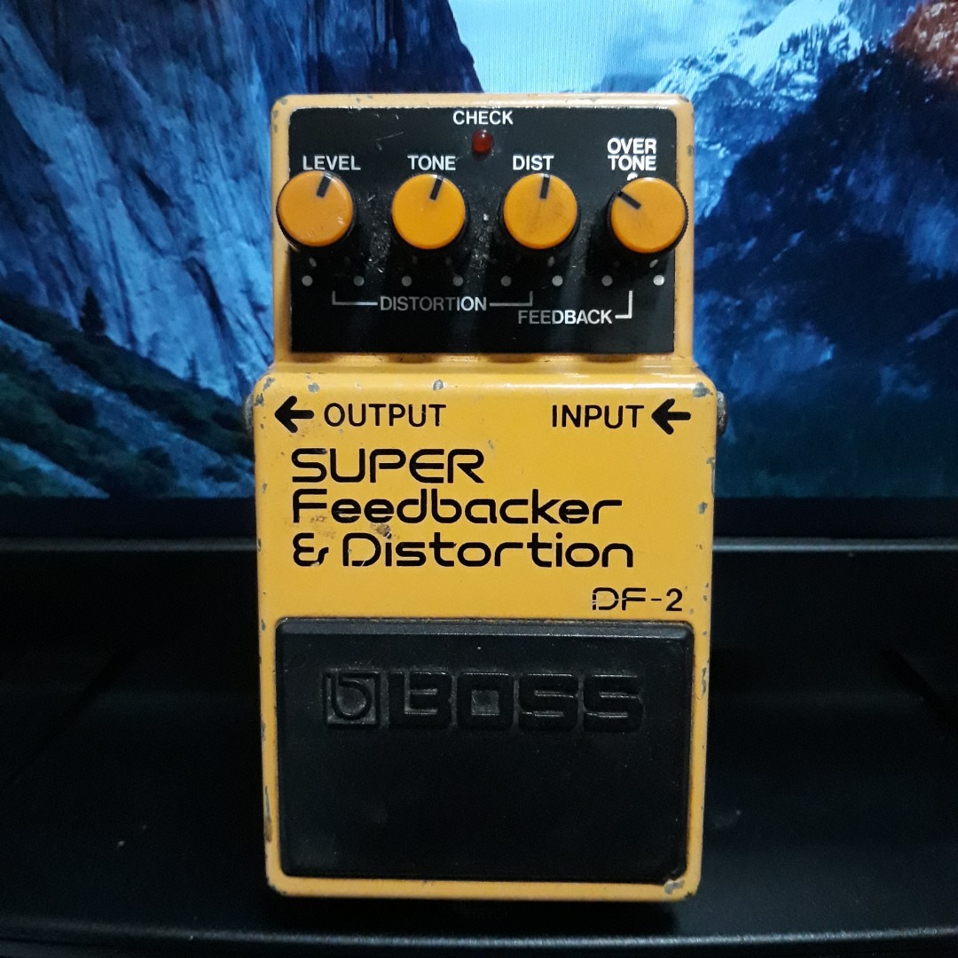 BOSS DF-2 Feedbacker & Distortion pedal, Hobbies & Toys, Music & Media ...