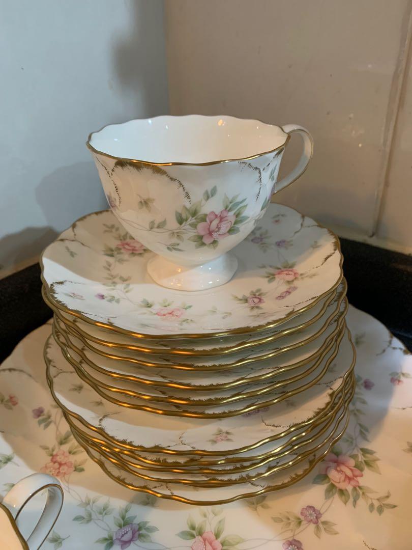 Pre-loved Narumi 26pc tea set, Furniture & Home Living, Kitchenware ...