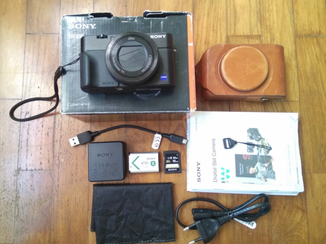 Sony rx100 mark 4, Photography, Cameras on Carousell