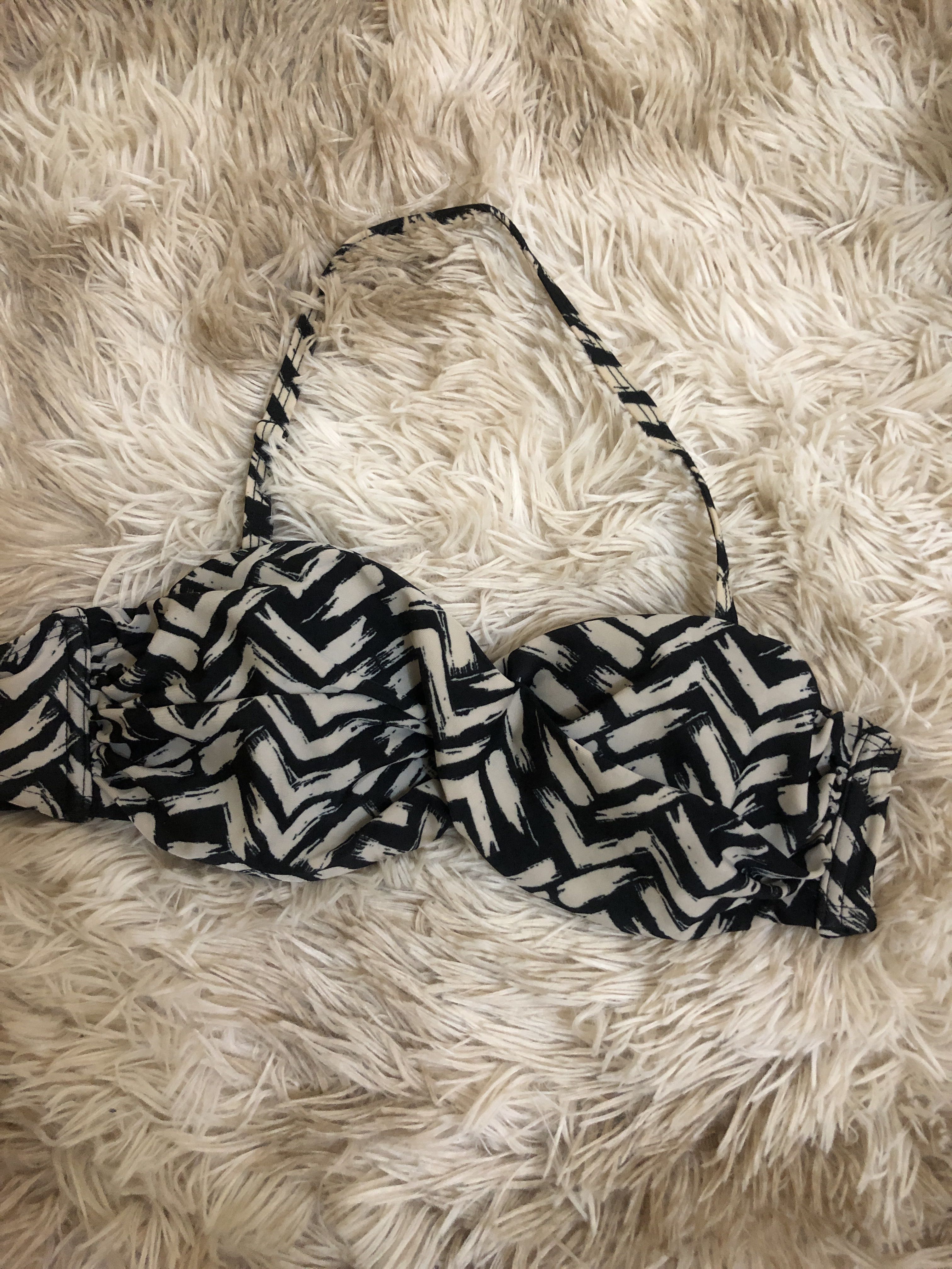 Wave Zone Bikini Top, Women's Fashion, Swimwear, Bikinis & Swimsuits on ...