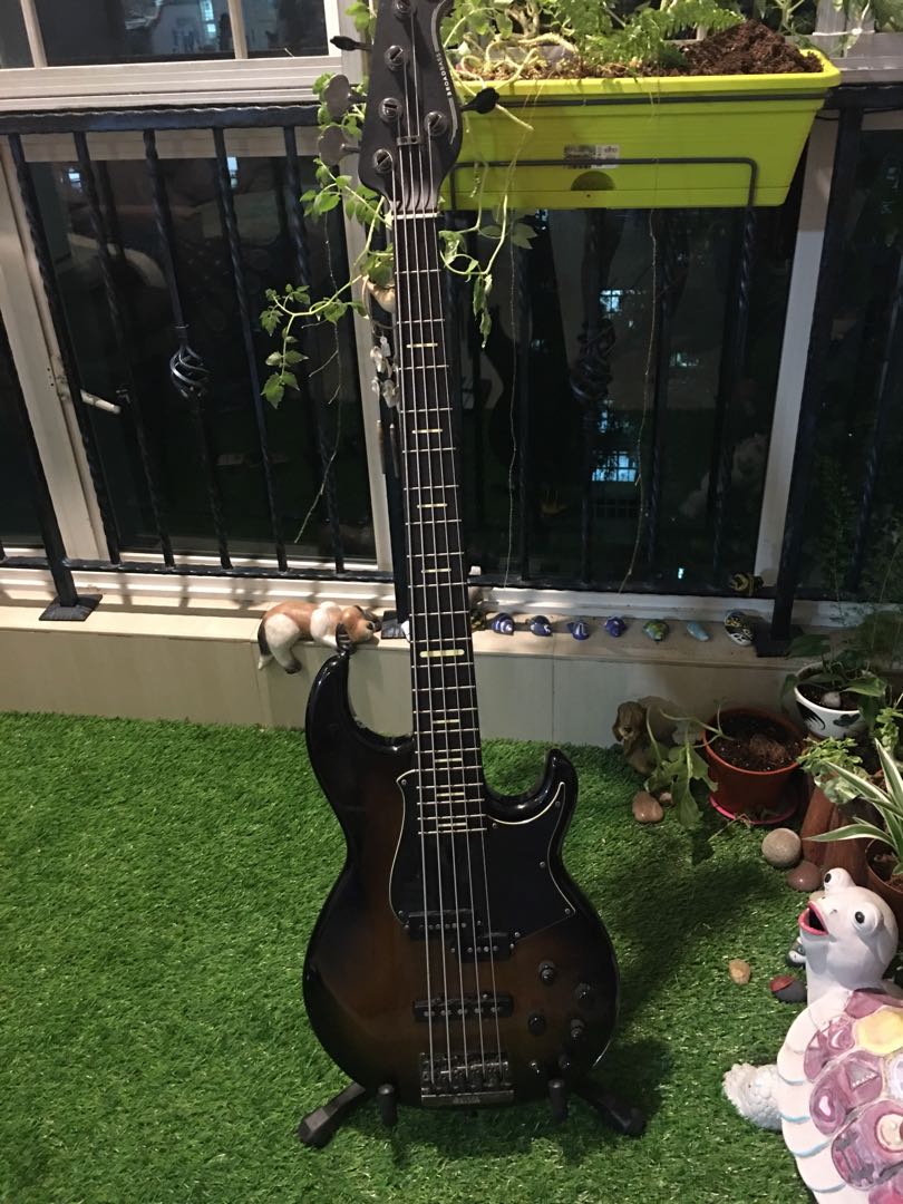 Yamaha bb735a pj 5 string bass with upgrade mike pope pre-amp, Hobbies ...