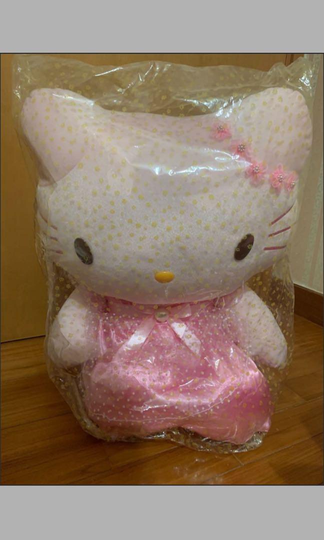 Giant Hello Kitty plush - 51cm, Hobbies & Toys, Toys & Games on Carousell