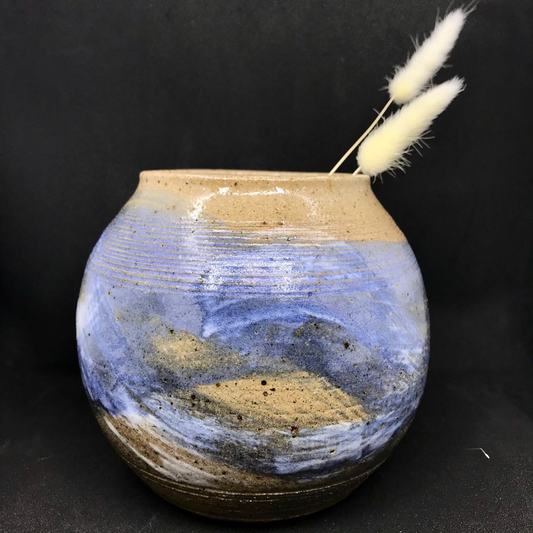 Handmade pottery moon jar/ vessel , 興趣及遊戲, 手作＆自家設計, 文具及工藝 - 手作 - Carousell
