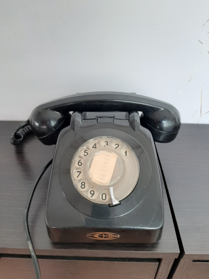 Old SingTel Dialling Phone, Women's Fashion, Jewelry & Organisers ...