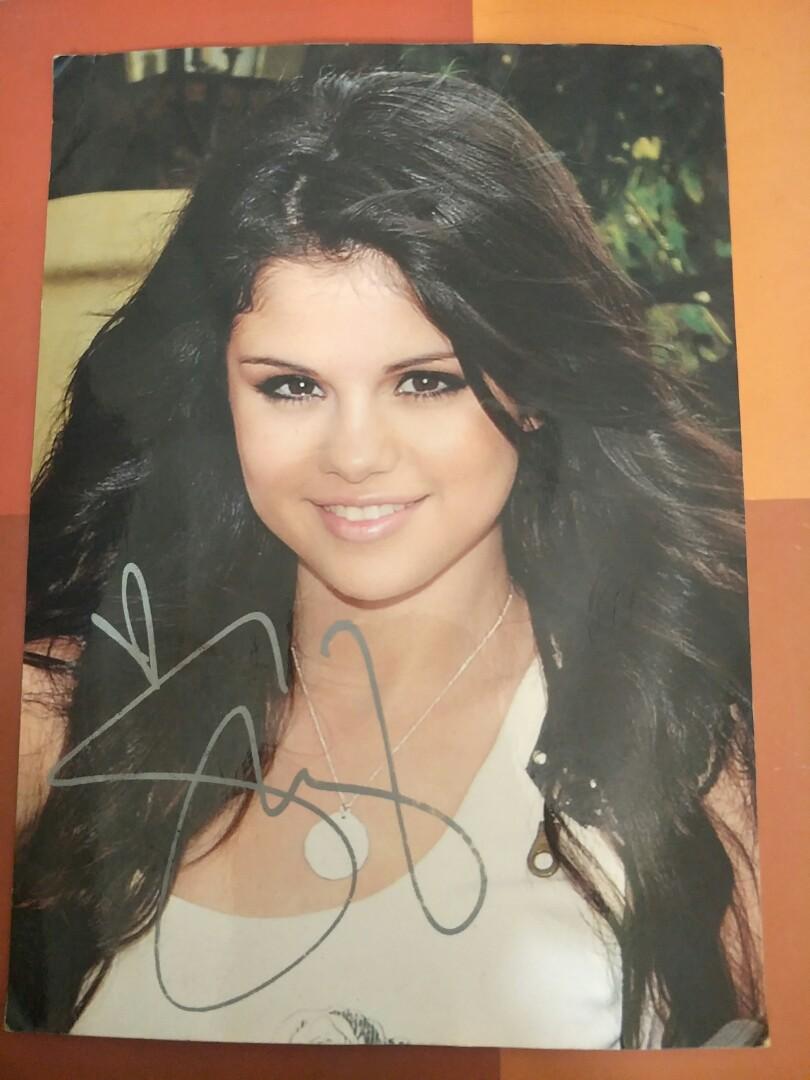 Selena Gomez Signed Picture, Hobbies & Toys, Music & Media, CDs & DVDs ...