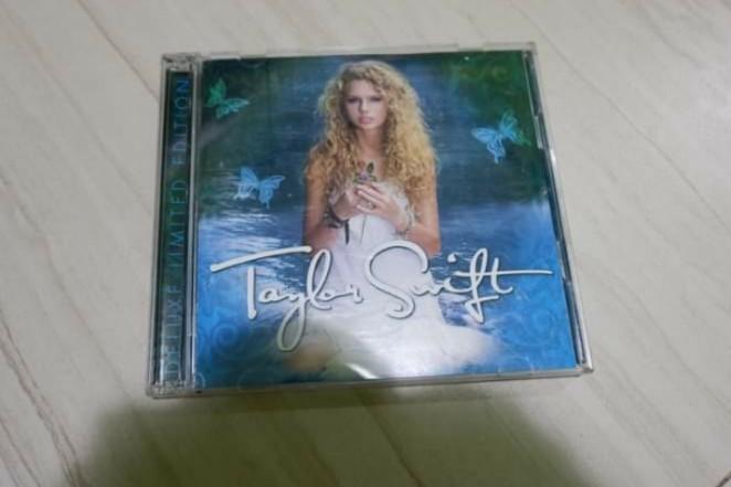 Taylor Swift - Deluxe Japan Edition, Hobbies & Toys, Music & Media ...