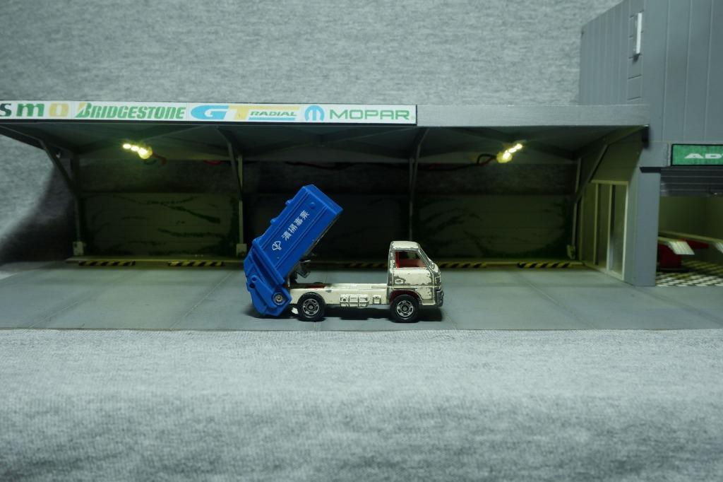 Tomica Mitsubishi canter garbage truck no 10 1:72 scale, Hobbies & Toys ...