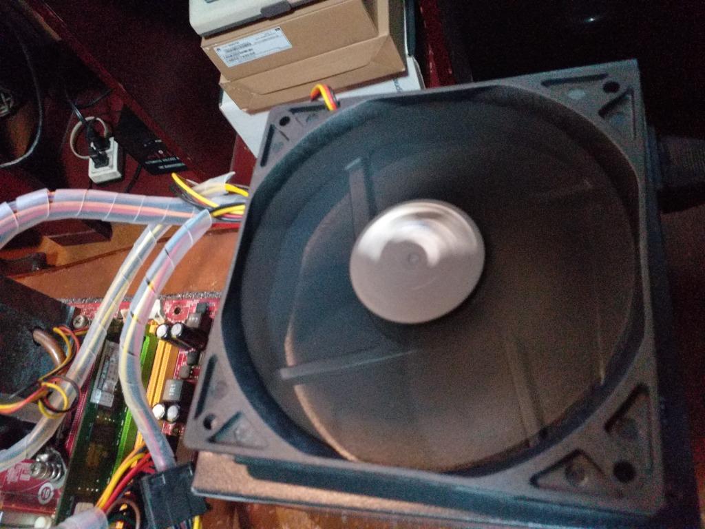AeroCool AV12025 12cm x 12cm Computer System Unit (CSU) Case Fan for ...