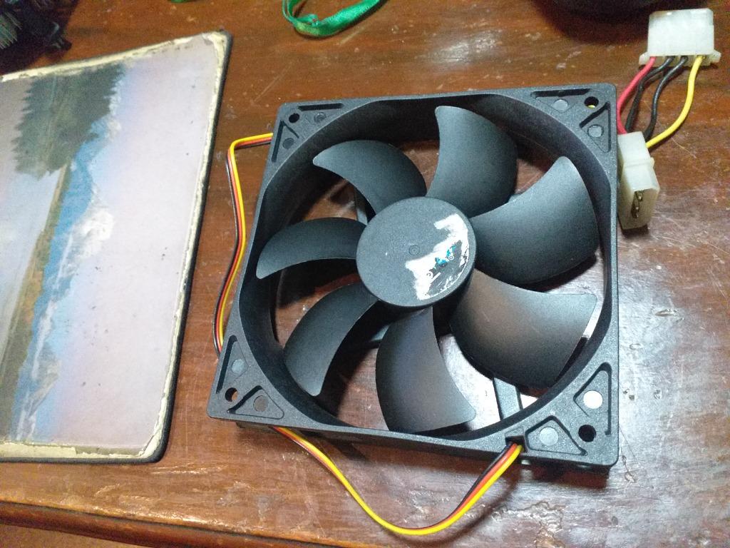 AeroCool AV12025 12cm x 12cm Computer System Unit (CSU) Case Fan for ...