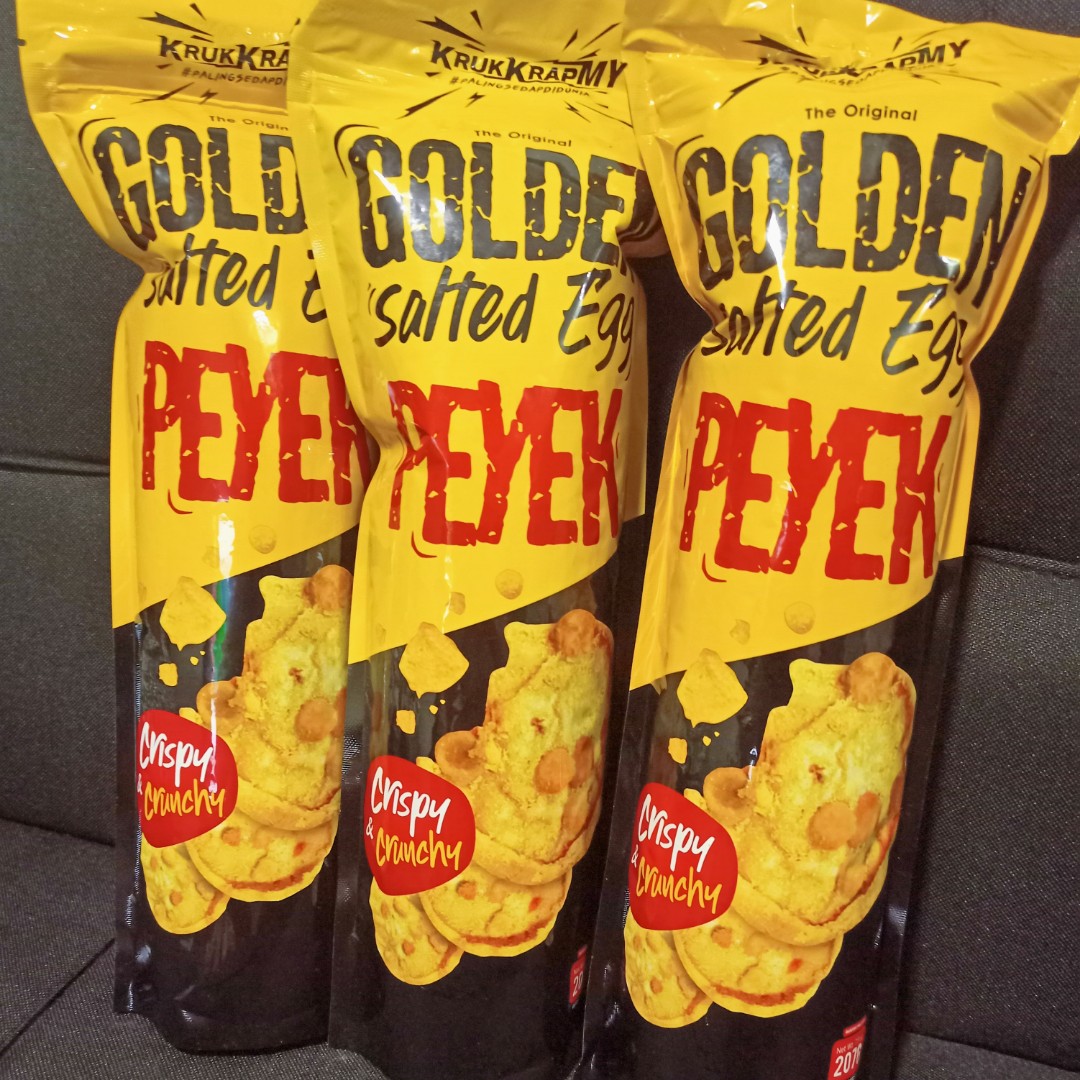 KRUK KRAP GOLDEN SALTED EGG PEYEK CRACKERS, Food & Drinks, Packaged ...