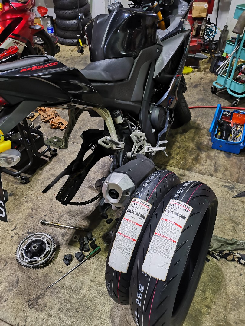 R15 Battlax S22 Tyres, Motorcycles, Motorcycle Accessories on Carousell