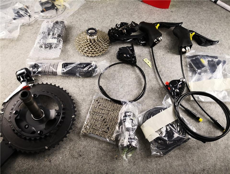 Shimano Ultegra R8070 Di2 Disc Brake 11 Speed Groupset, Sports Equipment, Bicycles & Parts ...