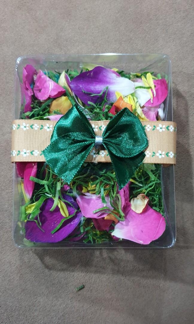 Bunga rampai box (with ribbon), Hobbies & Toys, Stationery & Craft ...