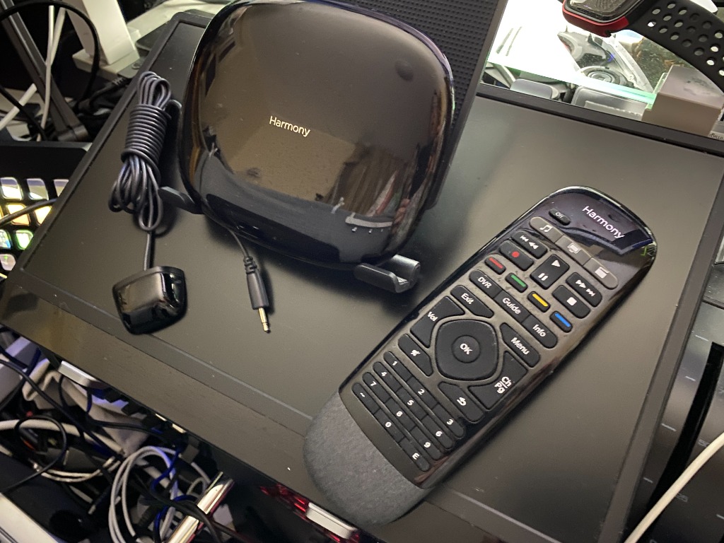 logitech Harmony hub 智能家居萬能遙控, 電腦＆科技, 電腦周邊及配件, 電腦鍵盤及相關產品 - Carousell