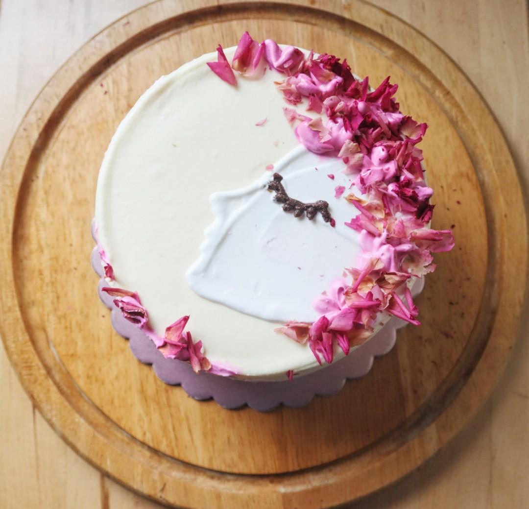 Lychee cake, Food & Drinks, Homemade Bakes on Carousell