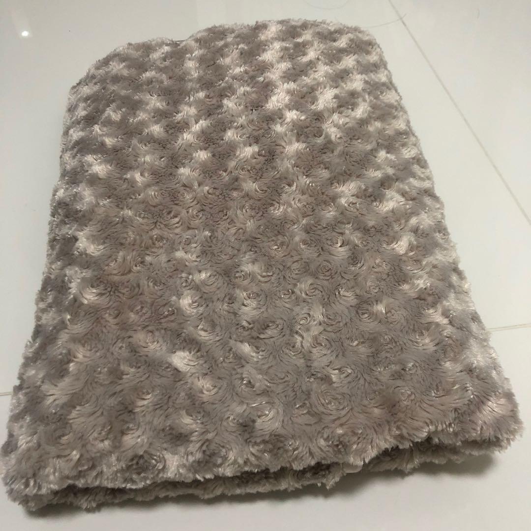 OSIM NAP cuddle blanket, Furniture & Home Living, Bedding & Towels on ...