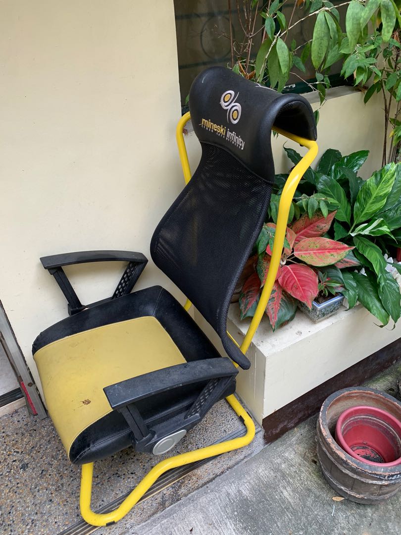 Mineski gaming chair used, Furniture & Home Living, Furniture, Chairs ...