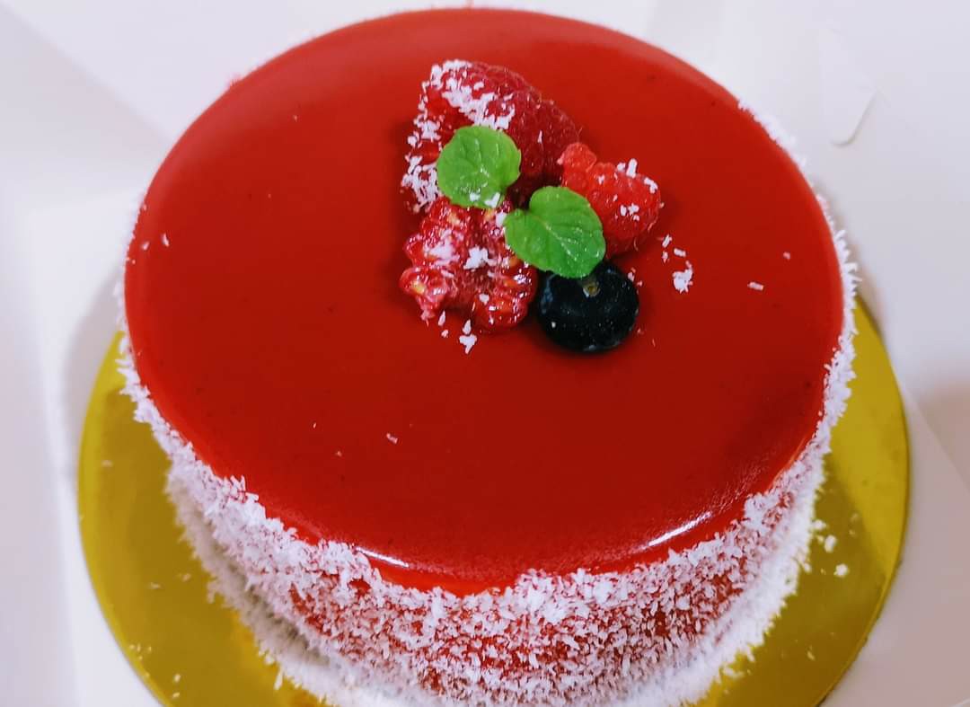 Ruby Chocolate Mousse Cake, Food & Drinks, Homemade Bakes on Carousell