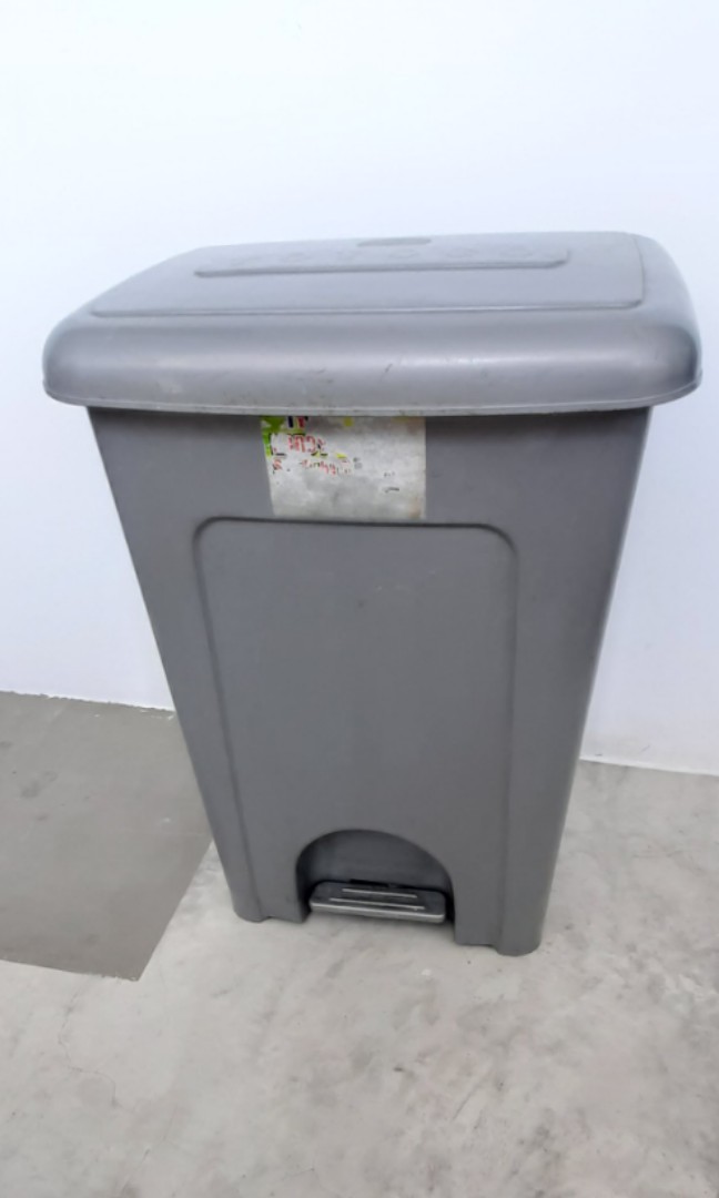 LARGE TOYOGO Step Bin, Furniture & Home Living, Cleaning & Homecare ...