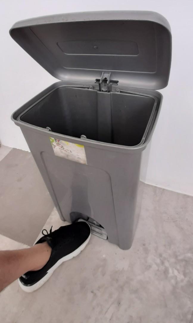 LARGE TOYOGO Step Bin, Furniture & Home Living, Cleaning & Homecare ...