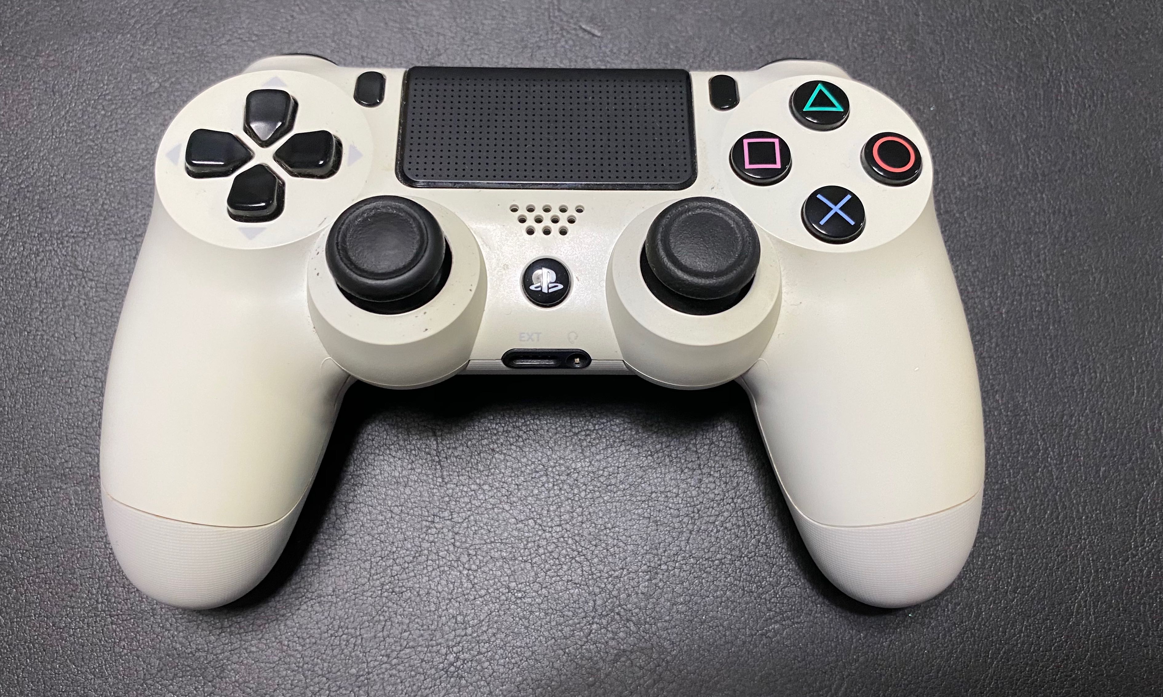 PS4 DualShock White Controller Gen 1, Video Gaming, Gaming Accessories ...