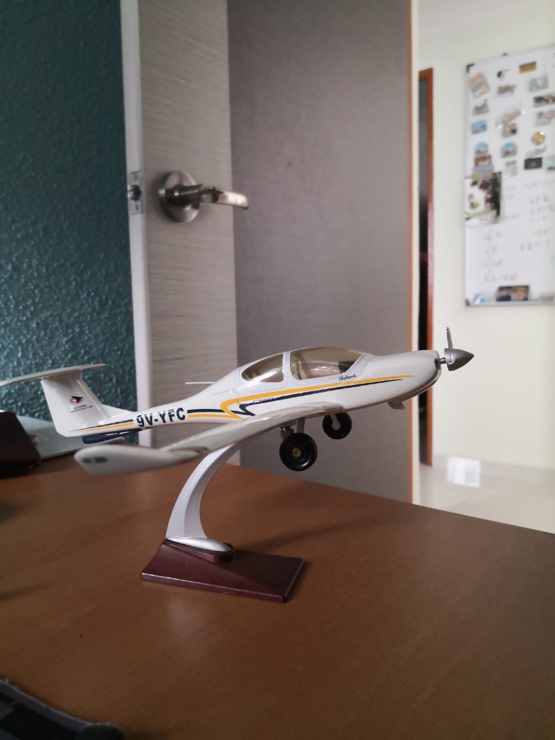 DA40 Scale Model 9V-YFC, Hobbies & Toys, Toys & Games on Carousell