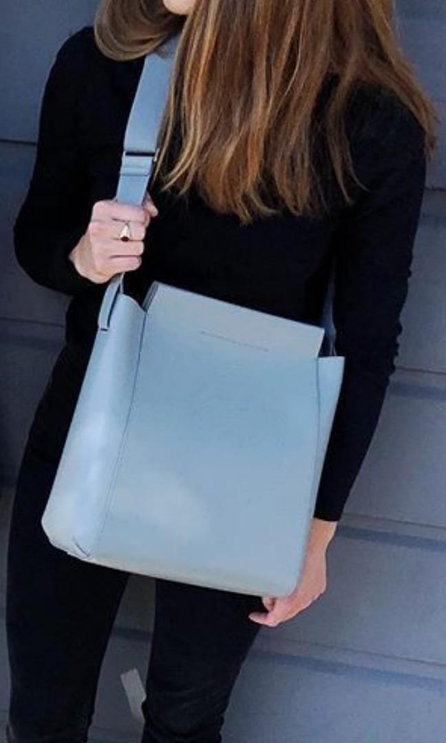 Everlane Form Bag, Women's Fashion, Bags & Wallets, Cross-body Bags on ...