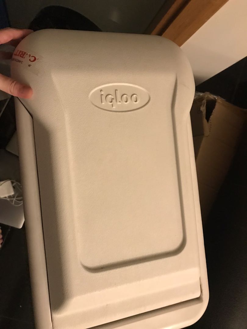 Igloo cooler box, Furniture & Home Living, Kitchenware & Tableware ...