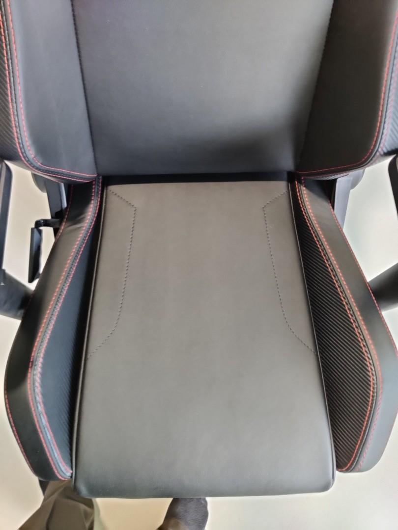 Secretlab Omega Chair 2017 (Backrest and seat base recently replaced ...