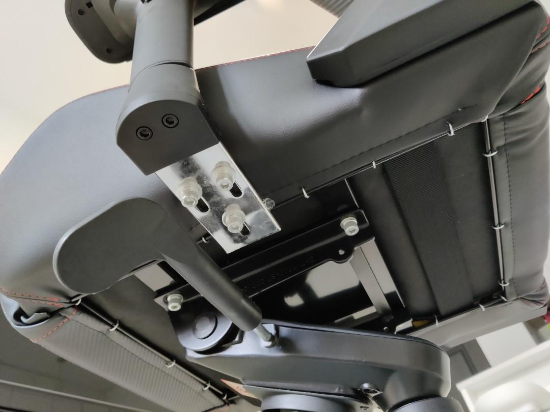 Secretlab Omega Chair 2017 (Backrest and seat base recently replaced ...