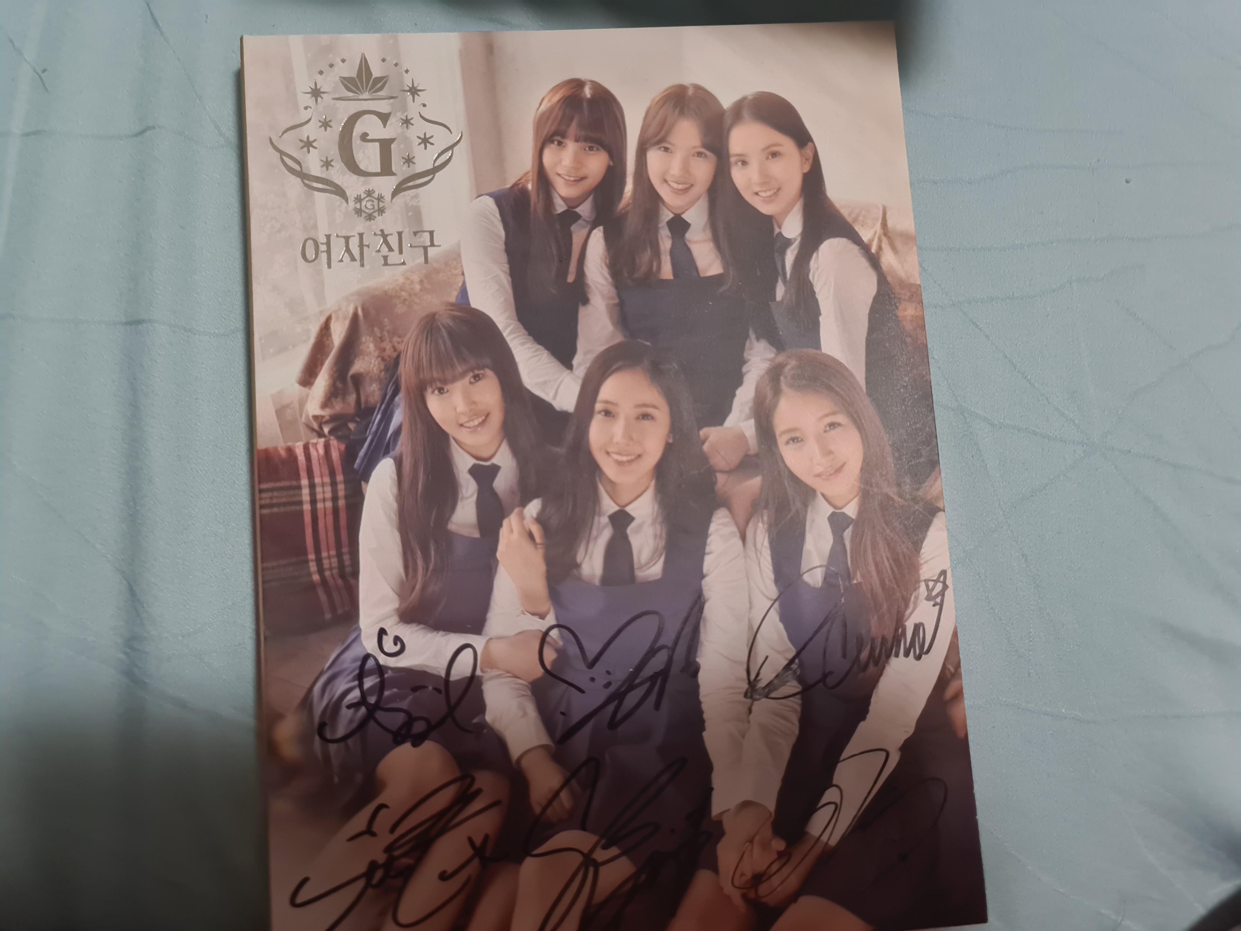 Gfriend snowflake signed album, Hobbies & Toys, Memorabilia ...