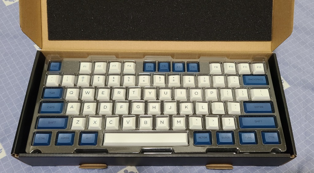 KBDFans DSA PBT Blue and White keycaps set 145 keys, 手提電話, 電話＆平板電腦配件 ...