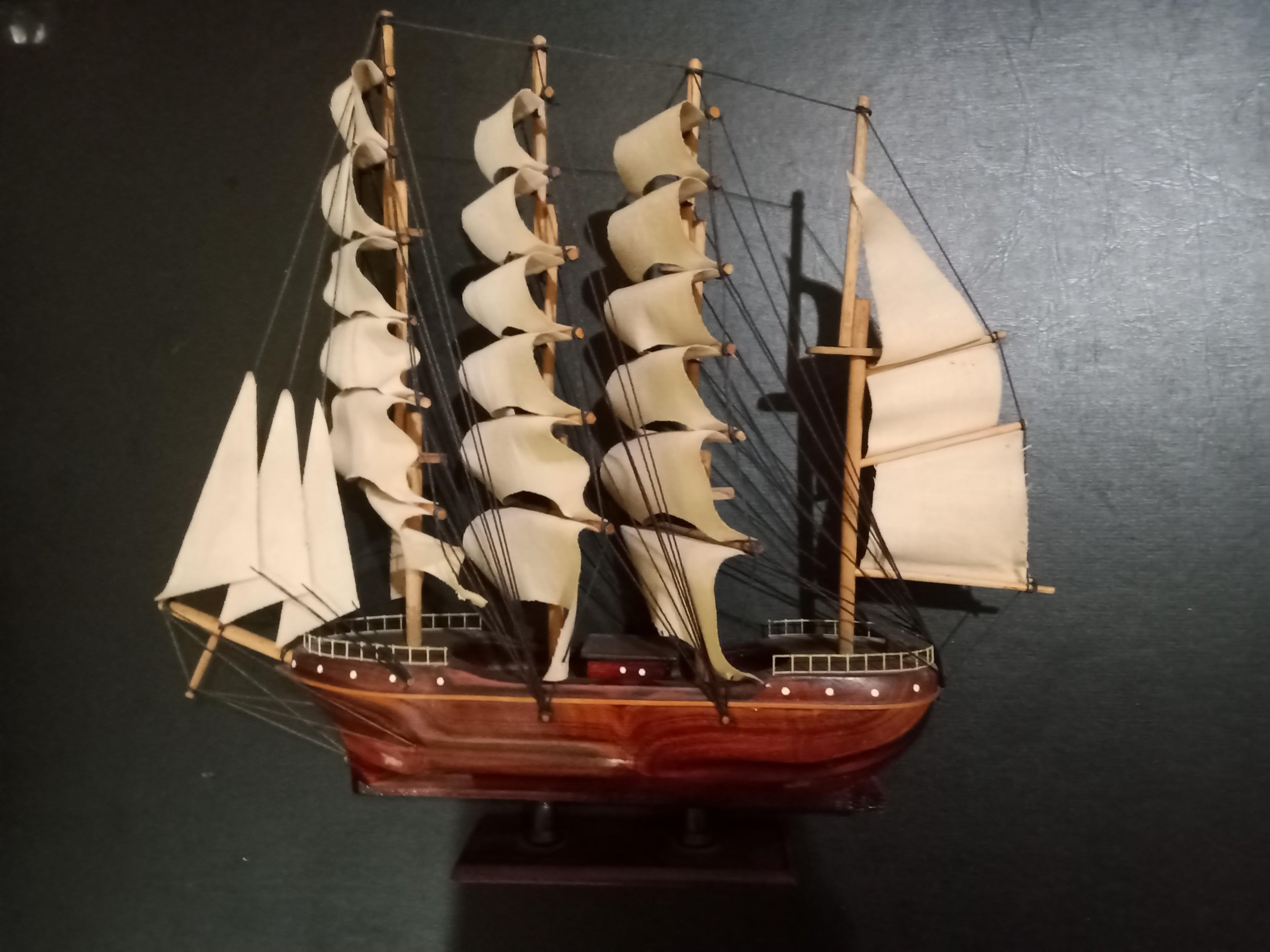 Miniatur Kapal Layar, Toys & Collectibles, Lainnya di Carousell