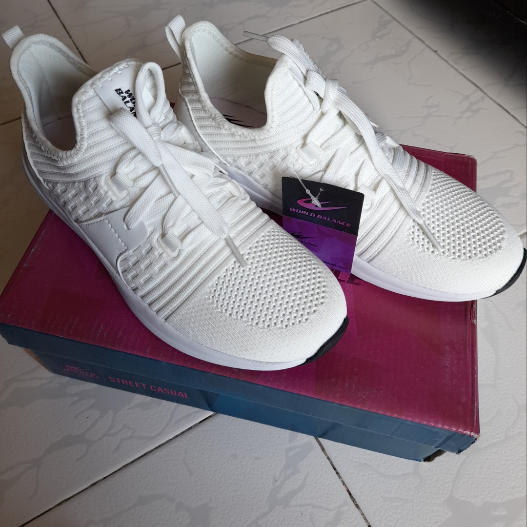 World Balance White shoes, Women's Fashion, Footwear, Sneakers on Carousell