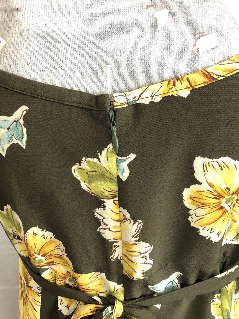 LUMOT GREEN FLORAL STRING MAXI DRESS, Women's Fashion, Dresses & Sets ...