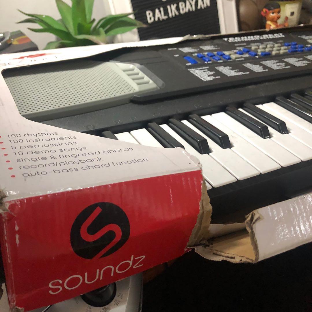 SALE‼️ SOUNDZ Deluxe Concert 54 Key Electric Keyboard, Hobbies & Toys ...