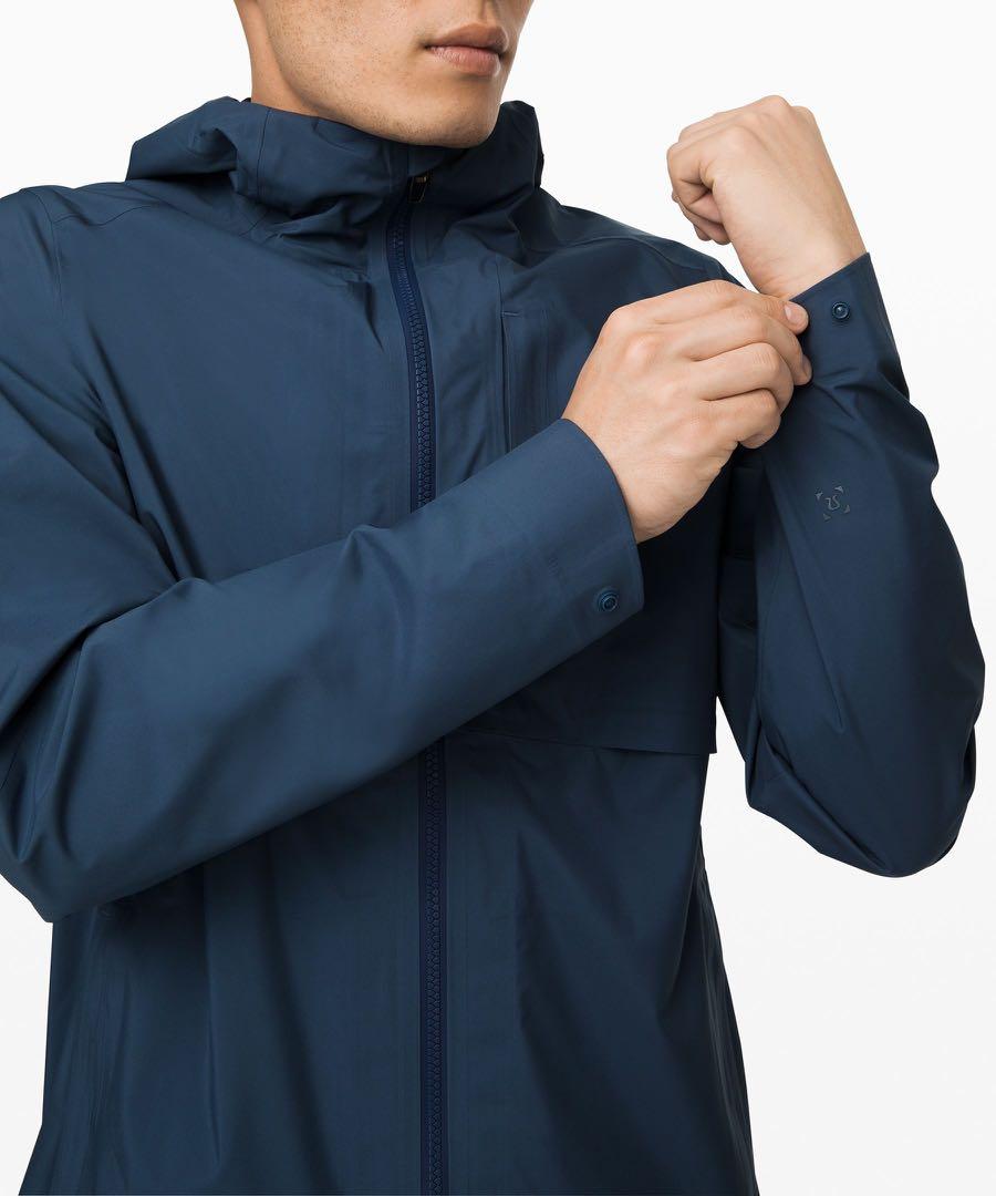 【lululemon】Outpour Shell Jacket, 男裝, 外套及戶外衣服 - Carousell