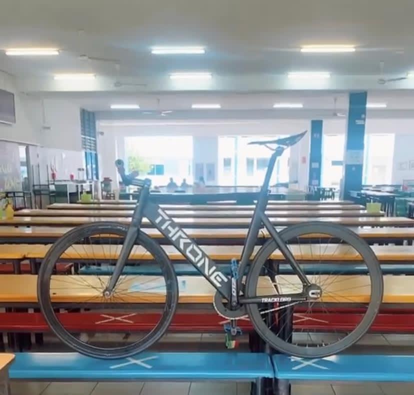 Throne Fixie, Sports Equipment, Bicycles & Parts, Bicycles on Carousell