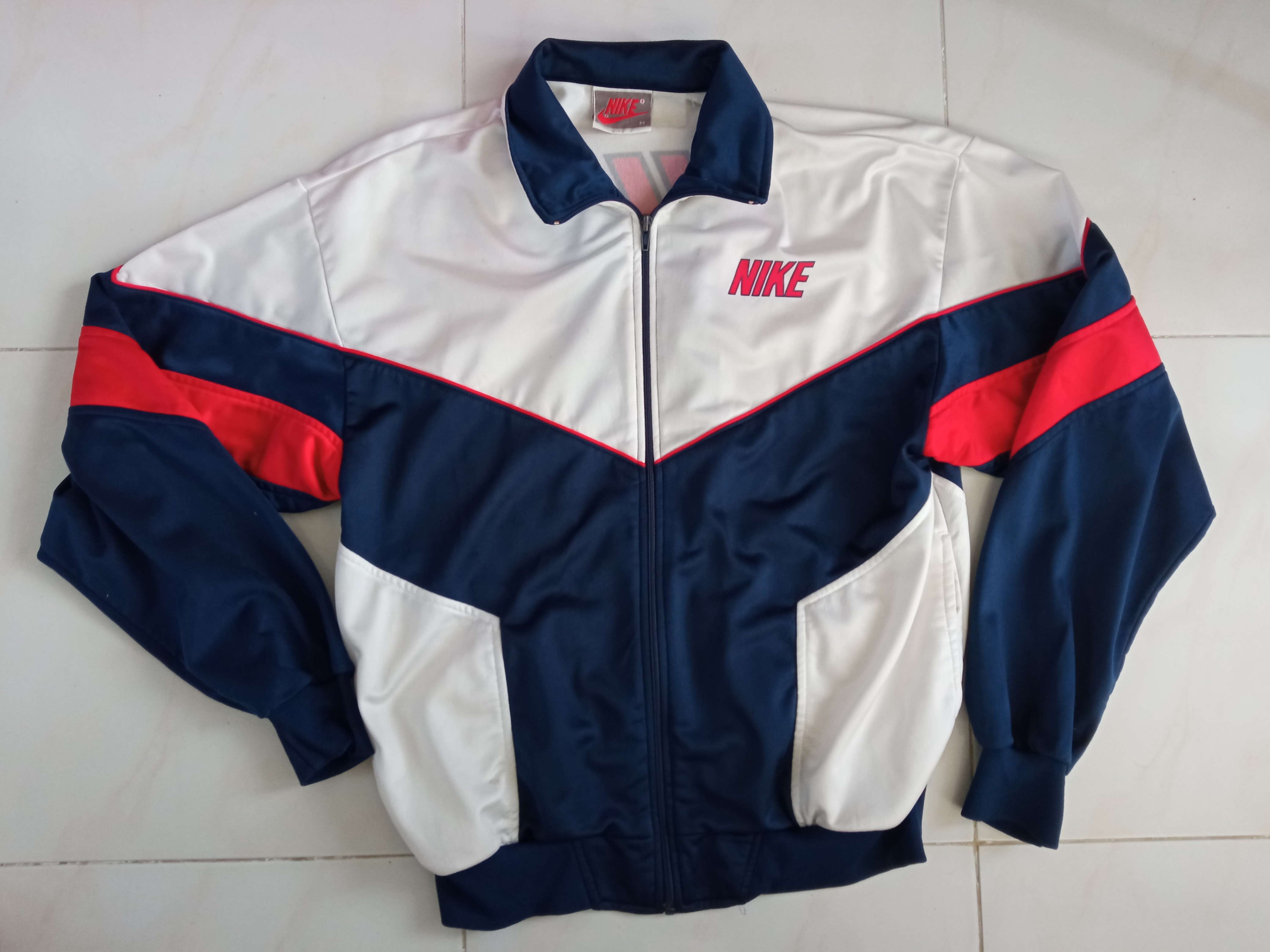Final Drop Vintage Nike Gray Tag Jacket, Men's Fashion, Coats, Jackets ...