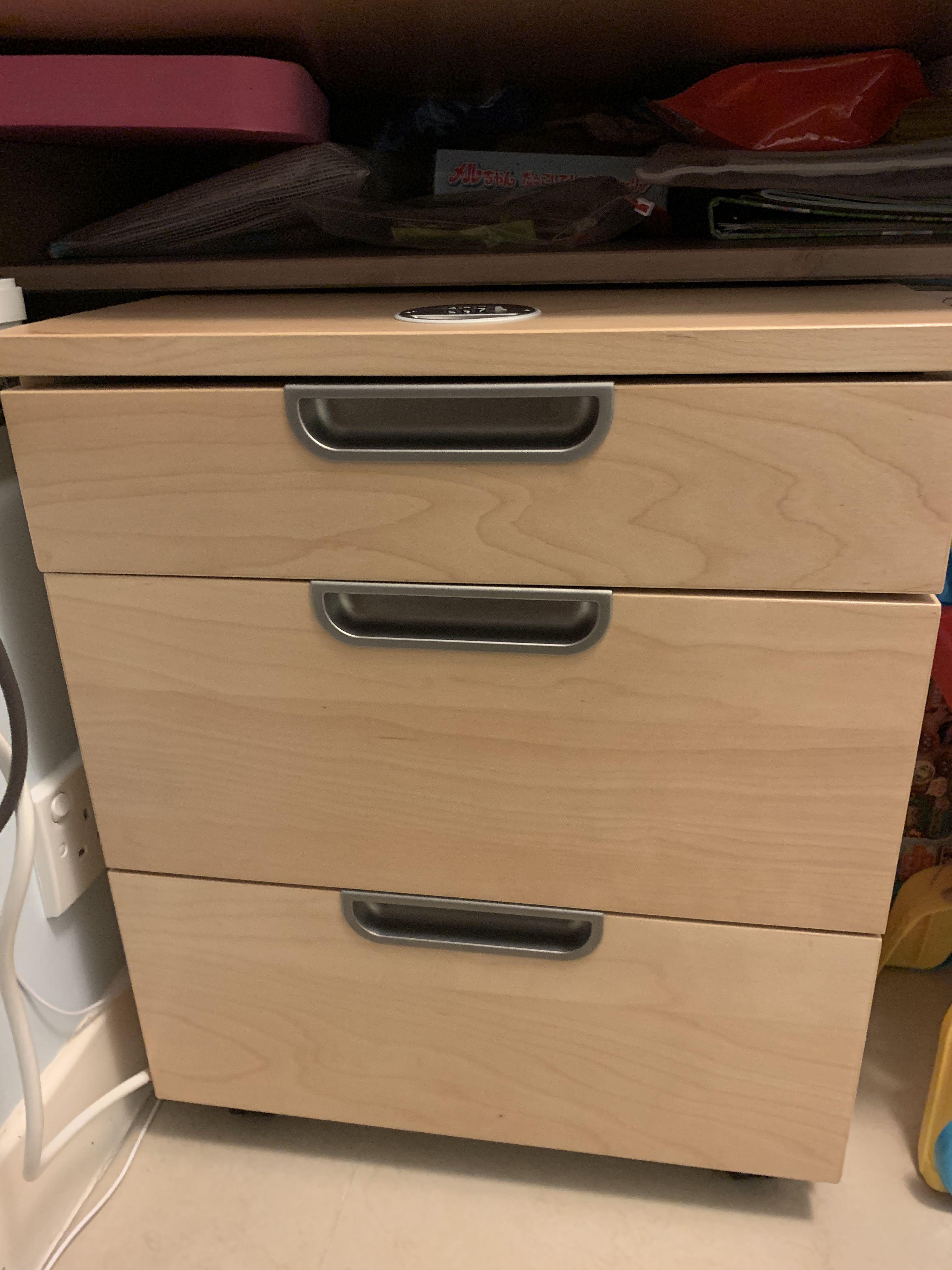 IKEA cabinet with lock 有轆有鎖櫃, 傢俬＆家居, 傢俬, 櫃子、組合櫃及置物架 - Carousell