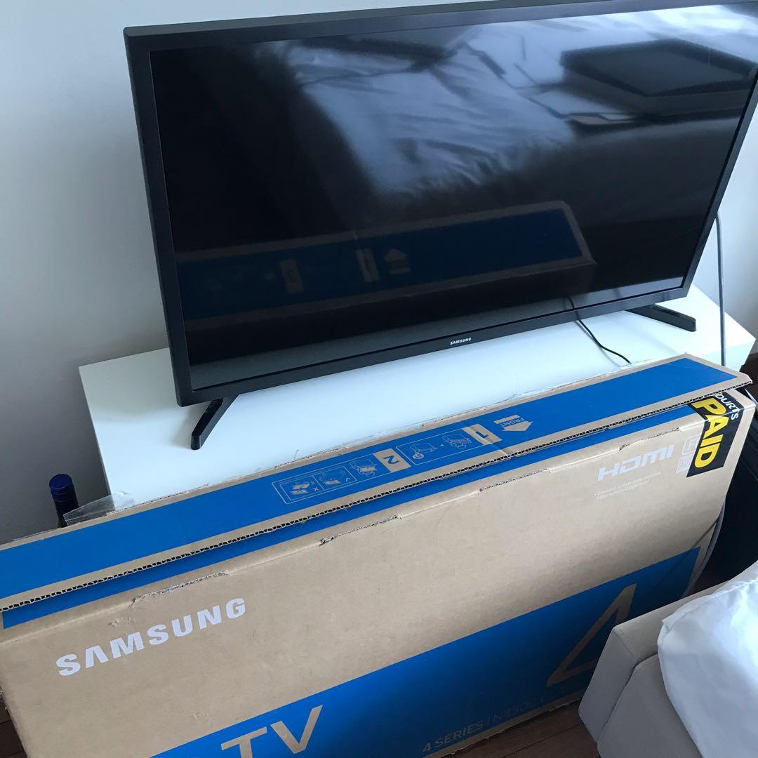 Samsung HD TV Smart 4 series N4300 32 inches with TV stand, TV & Home Appliances, TV ...