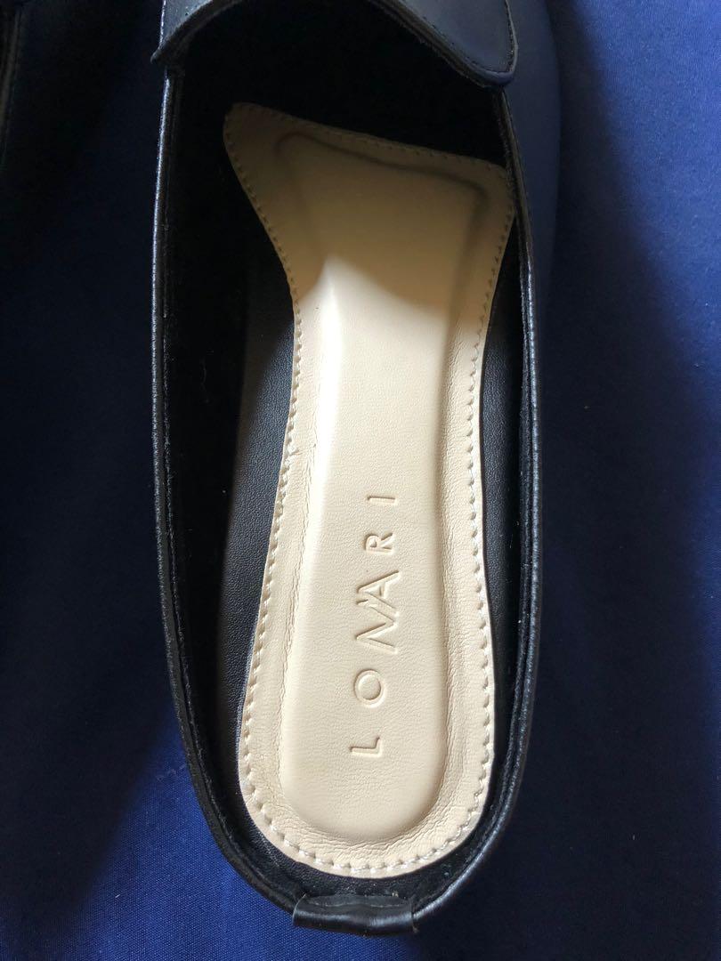 Sepatu lomari, Fesyen Wanita, Sepatu di Carousell